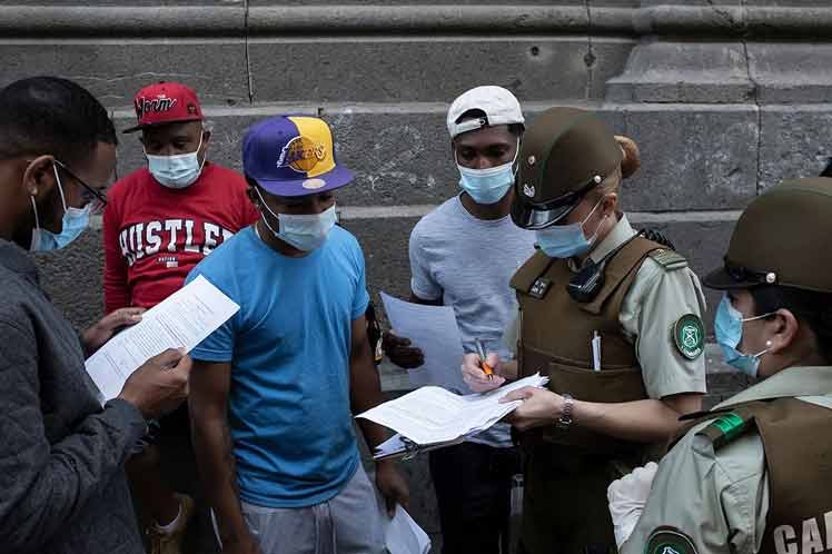 Expulsions of irregular immigrants in Chile denounced - Prensa Latina