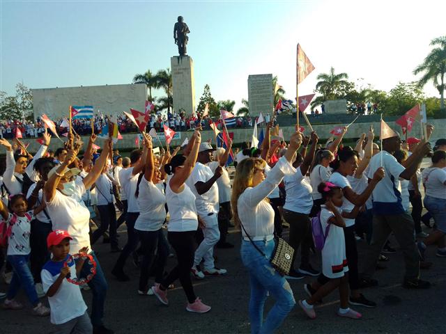 Cuban youths lead Workers’ Day rally - Prensa Latina