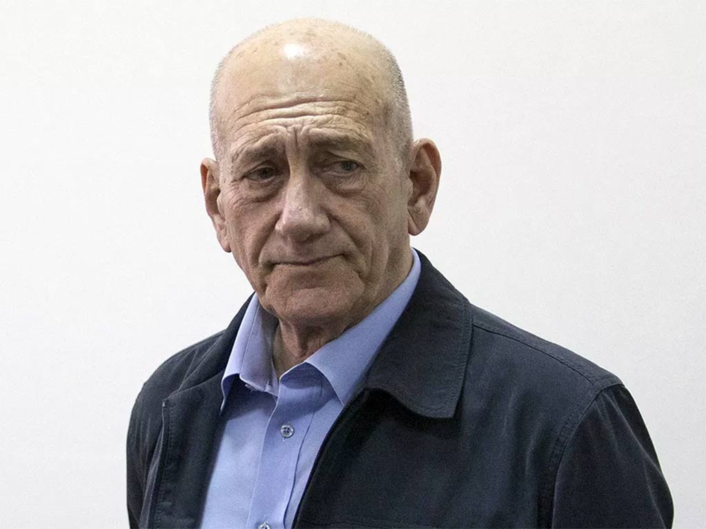 Former Israeli prime minister insists on overthrowing Netanyahu ...