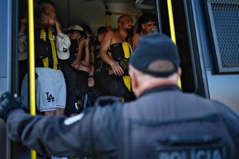 Return of Peñarol fans detained in Brazil demanded in Uruguay - Prensa ...