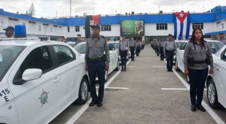 Cuban authorities congratulate the National Revolutionary Police ...